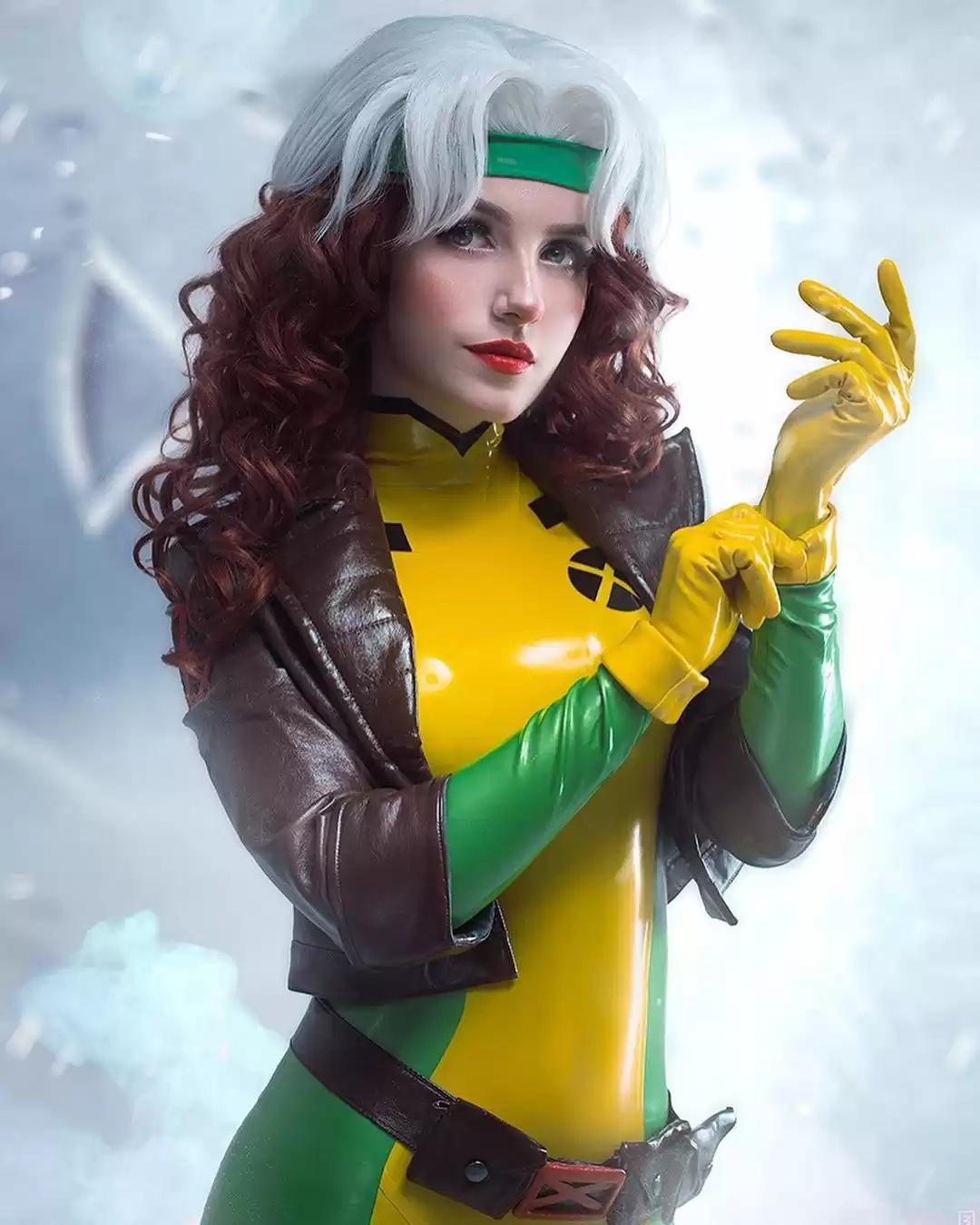 俄罗斯美女Cos《海贼王》女帝 深V美腿格外吸睛 - 多人运动圈 - 踩蘑菇社区