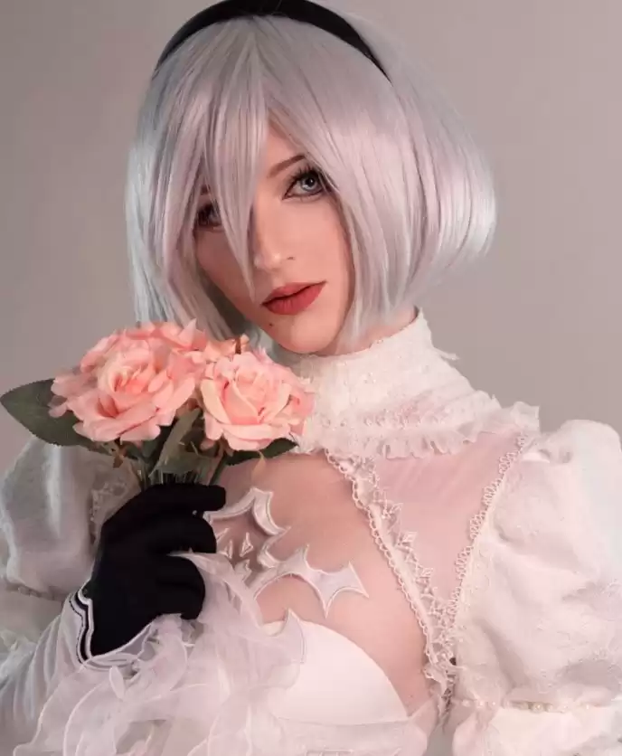 意大利美女Cos《尼尔》2B 爆衣泳装版显露性感身材 - 多人运动圈 - 踩蘑菇社区