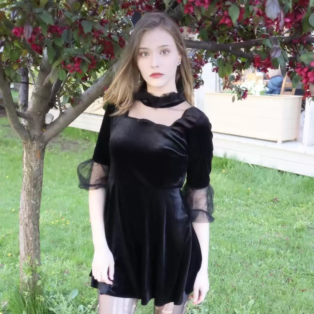 俄罗斯美女主播Lyasya福利图赏 漂亮脸蛋性感身材 第二弹 - 多人运动圈 - 踩蘑菇社区