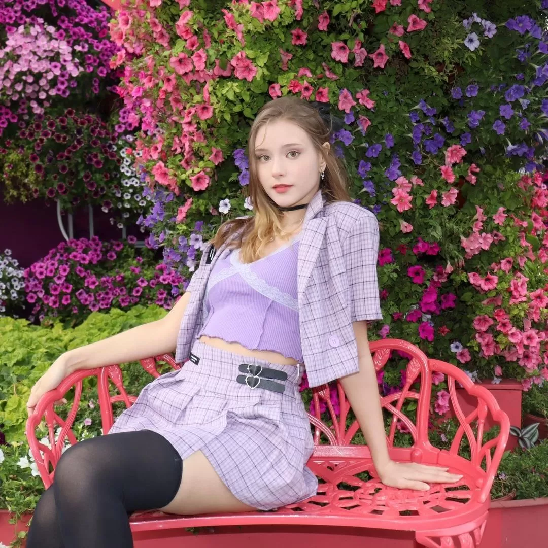 俄罗斯美女主播Lyasya福利图赏 漂亮脸蛋性感身材 第二弹 - 多人运动圈 - 踩蘑菇社区